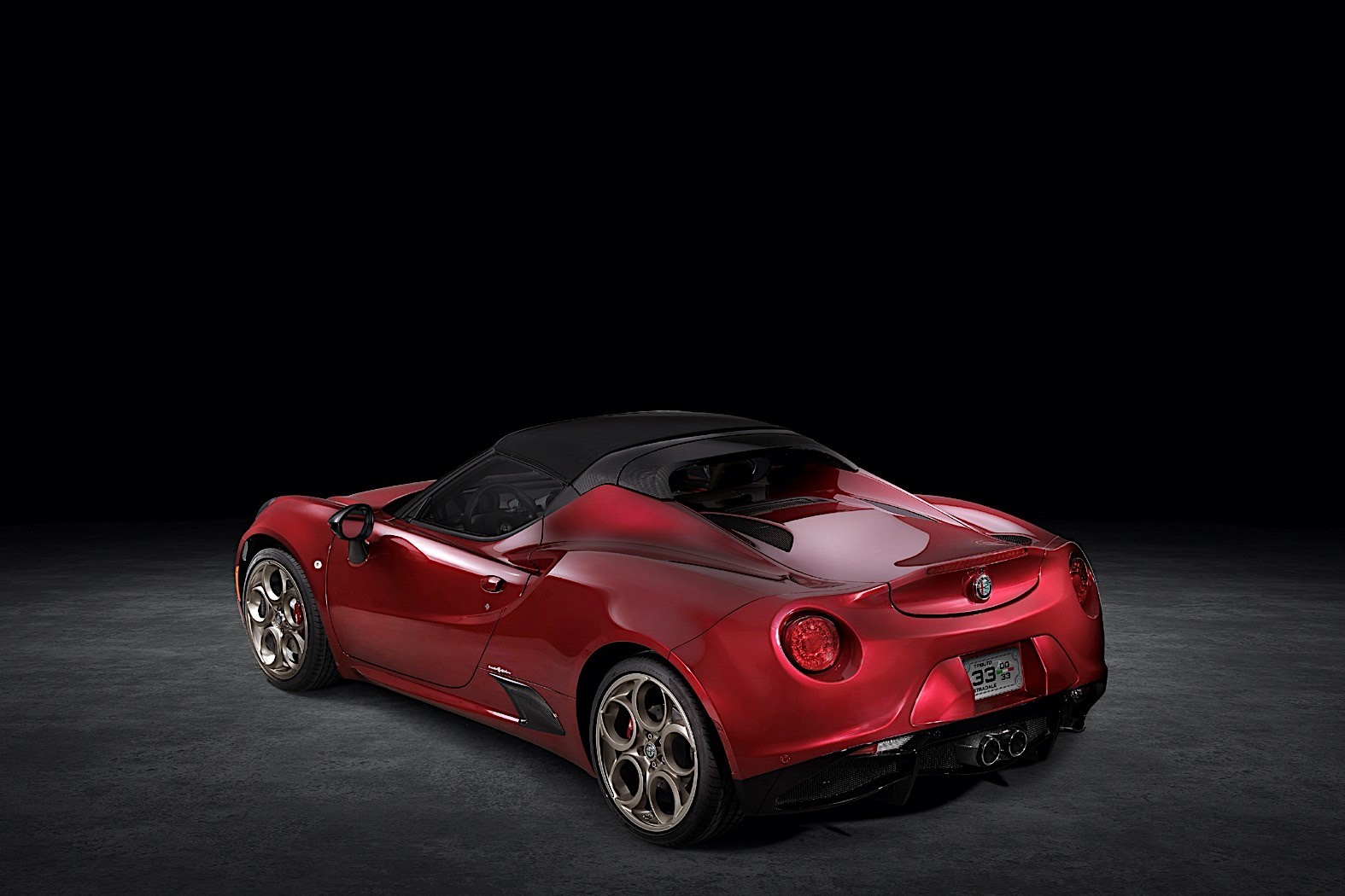 StriveME - سيارة 4C Spider 33 Stradale Tributo هدية الاعياد من الفا روميو